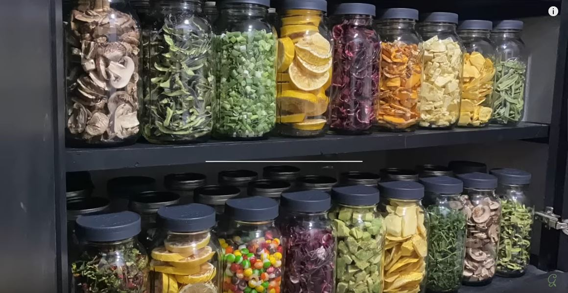 »Difference between dehydrating and freeze drying« - FO-Video-Library